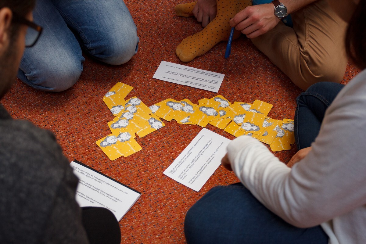 7 různých způsobů, jak karty hrát - Podle sebe